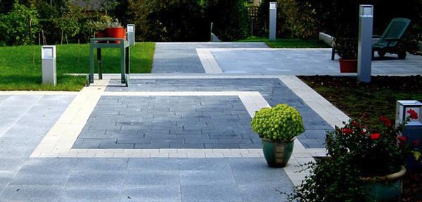 Jardin avec allée design en pavés Bolly&Beckers sprl